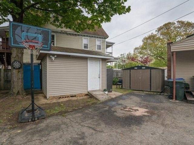 house with 2 bedroom, Springfield MA ES104189842