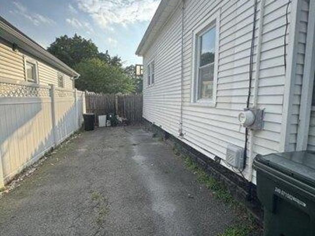 house with 2 bedroom, Springfield MA ES104374002