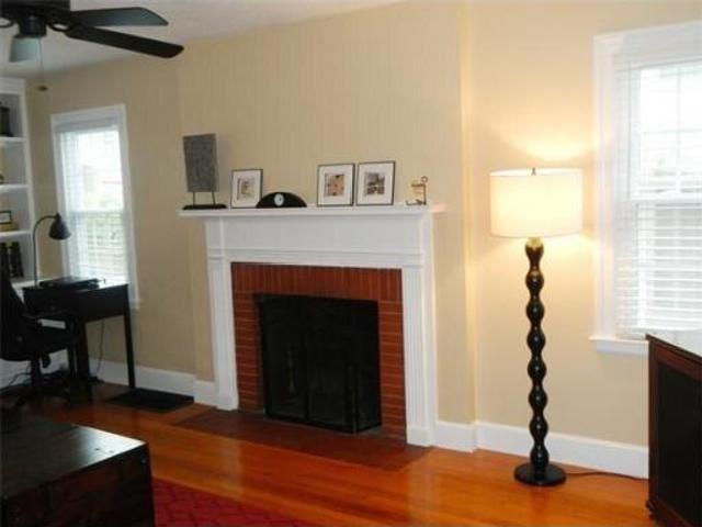 house with 2 bedroom, Springfield MA ES104542140