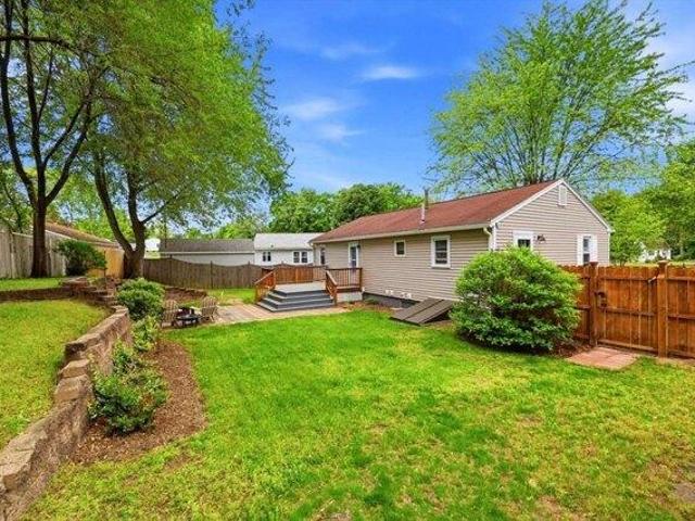 house with 2 bedroom, Springfield MA ES104571846