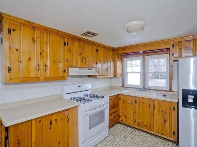 house with 2 bedroom, Springfield MA ES104870072