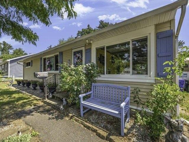 house with 2 bedroom, Springfield MA ES105113127