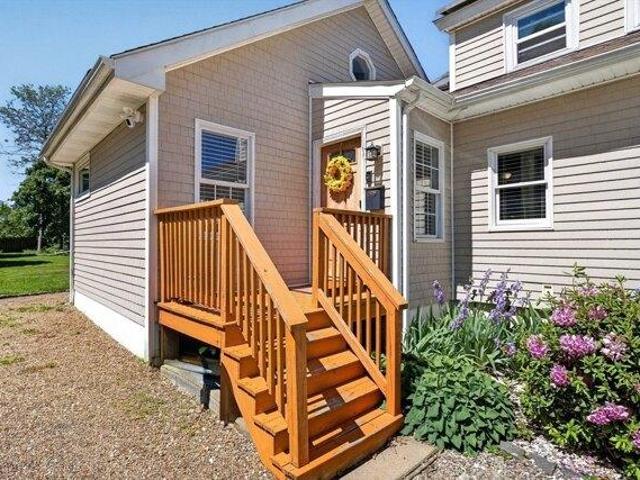 house with 2 bedroom, Swansea MA ES104904223
