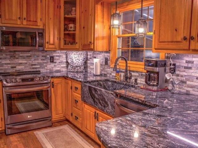 house with 2 bedroom, Swanzey NH ES105204295