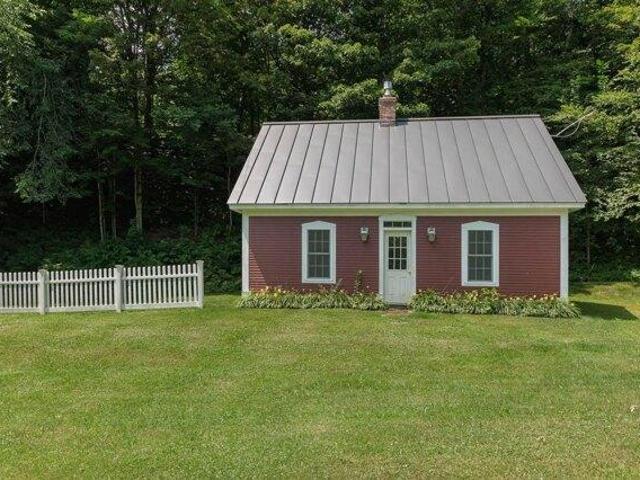house with 2 bedroom, Stowe VT ES105117517