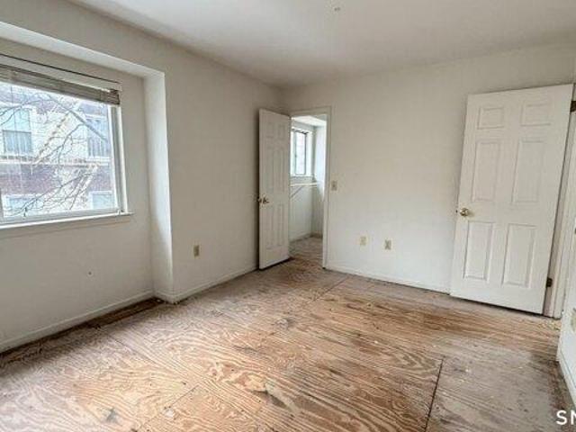 house with 2 bedroom, Stamford CT DLS101660859