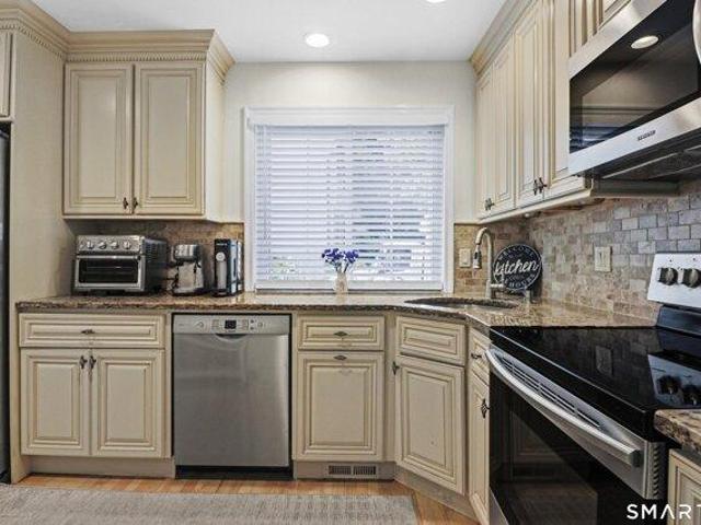 house with 2 bedroom, Stamford CT DS104153410