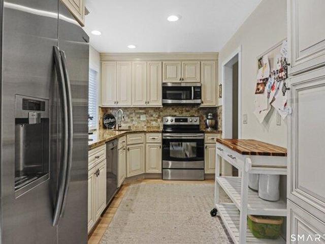 house with 2 bedroom, Stamford CT ES104153410