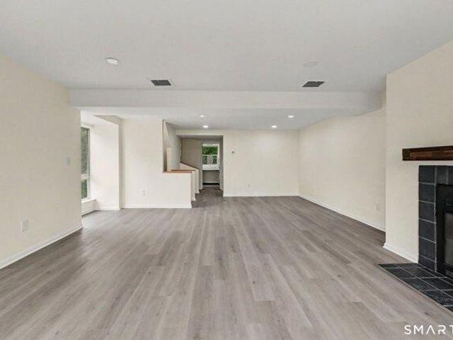 house with 2 bedroom, Stamford CT ES104409359