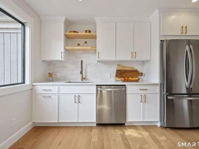 house with 2 bedroom, Stratford CT DLS103125675