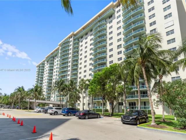 house with 2 bedroom, Sunny Isles Beach Fl FL DS102398603