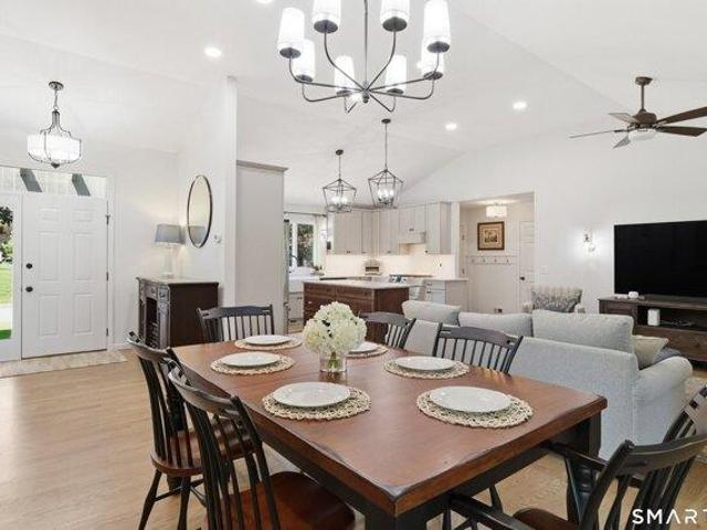 house with 2 bedroom, Suffield CT ES104149229