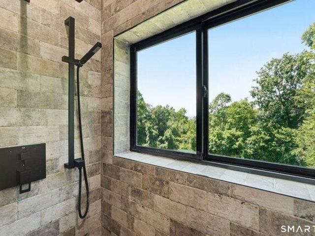 house with 2 bedroom, Suffield CT ES105127075