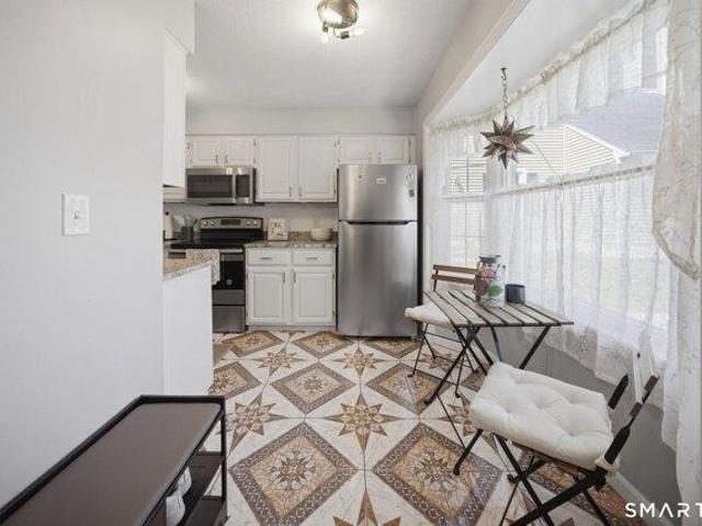 house with 2 bedroom, Suffield CT ES105232382