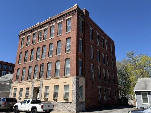 house with 30 bedroom, Clinton MA ES104831888