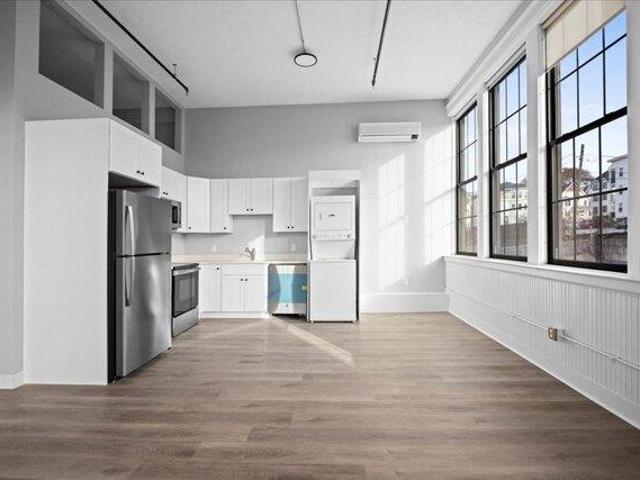 house with 32 bedroom, Worcester MA DLS102922831