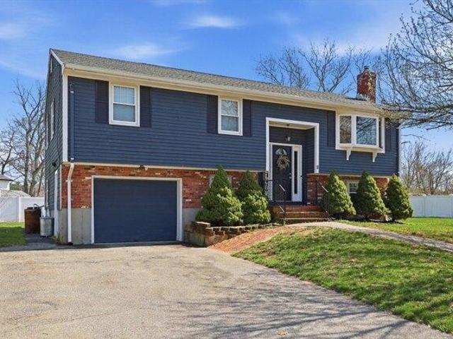 house with 3 bedroom, Taunton MA DLS103100447