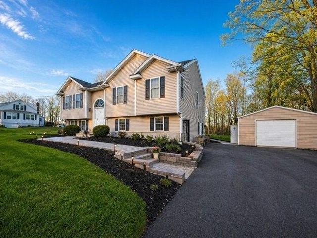 house with 3 bedroom, Taunton MA DS102634595