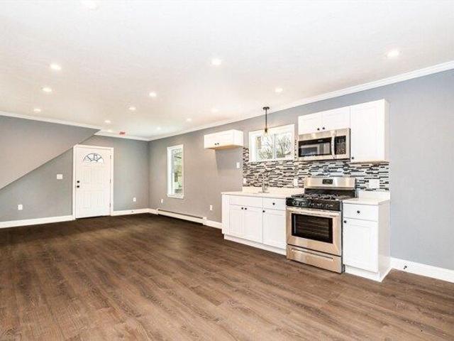 house with 3 bedroom, Taunton MA DS102826705