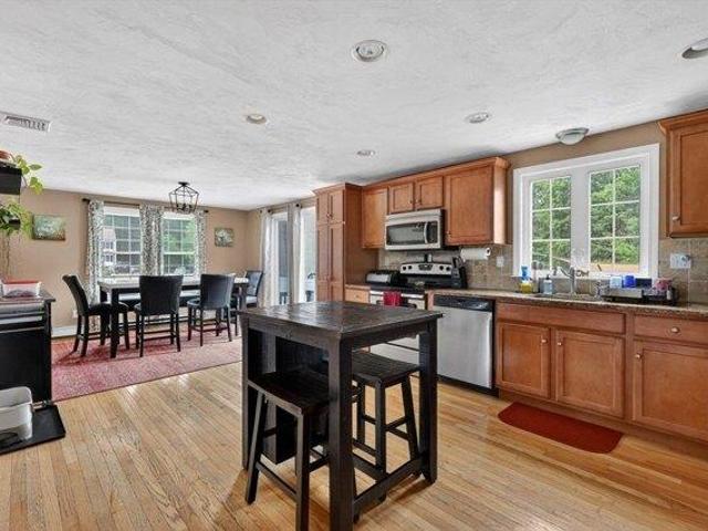 house with 3 bedroom, Taunton MA DS103189101