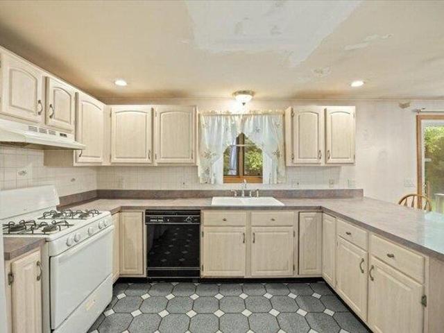 house with 3 bedroom, Taunton MA DS103932082
