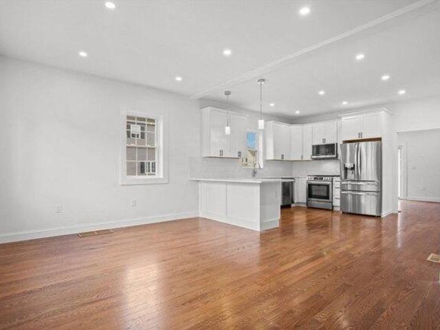 house with 3 bedroom, Taunton MA ES104045569