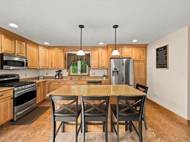 house with 3 bedroom, Taunton MA ES104042571