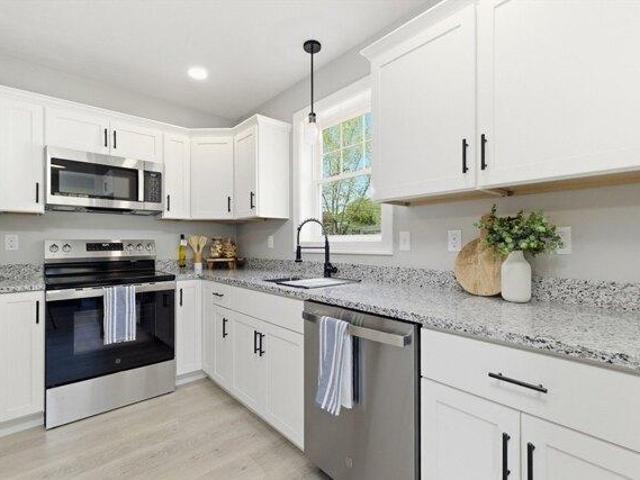 house with 3 bedroom, Taunton MA ES104043456