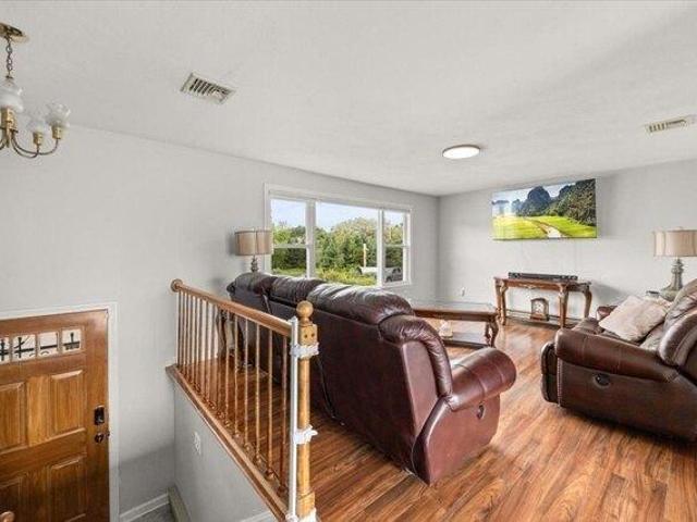 house with 3 bedroom, Taunton MA ES104112542
