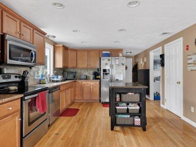 house with 3 bedroom, Taunton MA ES103852711