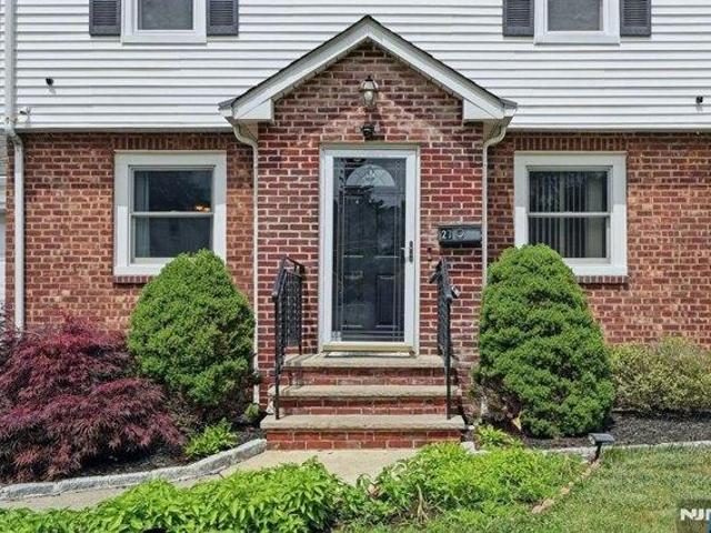 house with 3 bedroom, Teaneck NJ DS104440610