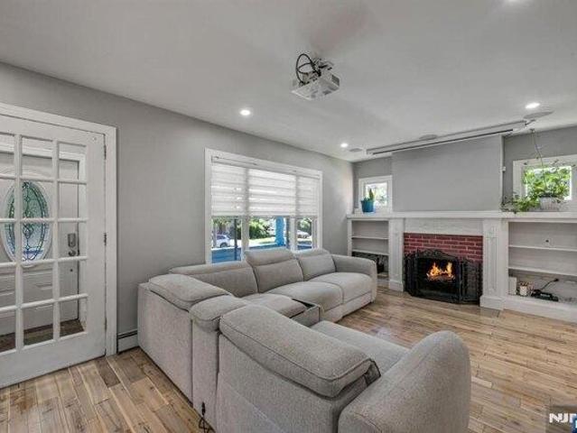 house with 3 bedroom, Teaneck NJ ES105160399