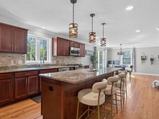 house with 3 bedroom, Tewksbury MA DLS102670745