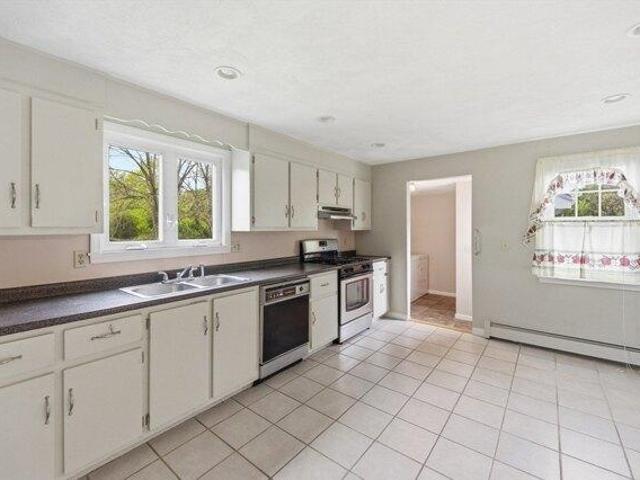 house with 3 bedroom, Tewksbury MA ES103493945