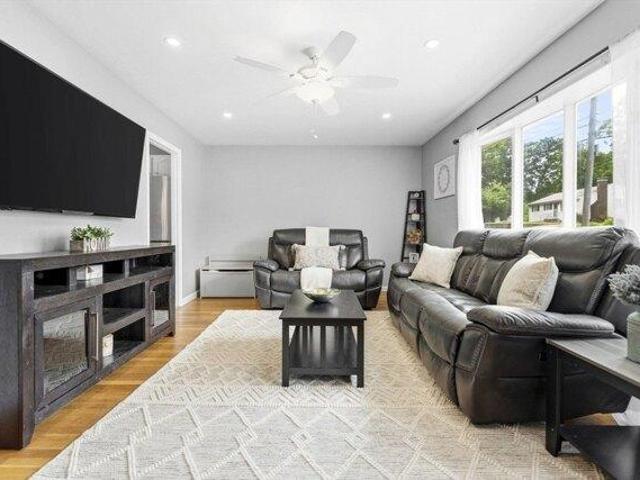 house with 3 bedroom, Tewksbury MA ES103019191