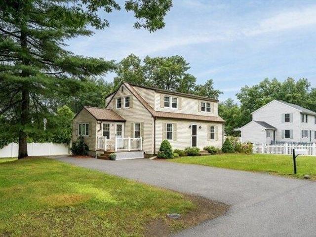 house with 3 bedroom, Tewksbury MA ES104757290