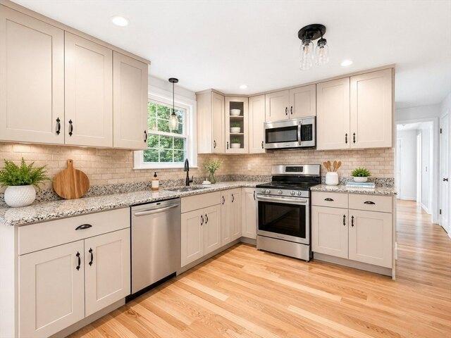 house with 3 bedroom, Tewksbury MA ES104758497