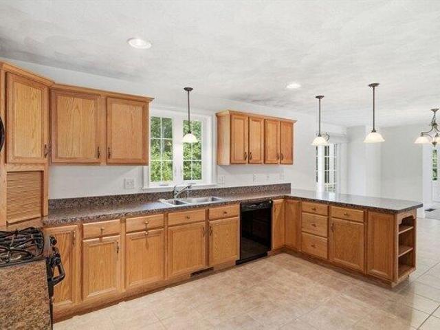 house with 3 bedroom, Tewksbury MA ES104758574