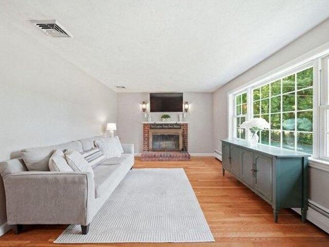 house with 3 bedroom, Tewksbury MA ES104851176