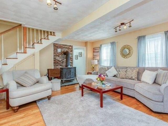 house with 3 bedroom, Tewksbury MA ES105108000