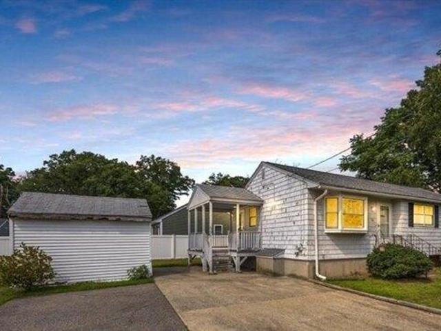 house with 3 bedroom, Tewksbury MA ES105115592