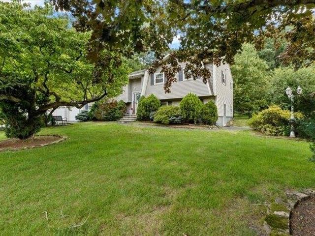 house with 3 bedroom, Tewksbury MA ES105117157