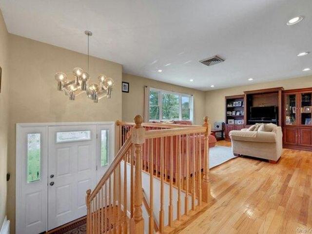 house with 3 bedroom, Thornwood NY DS101782701