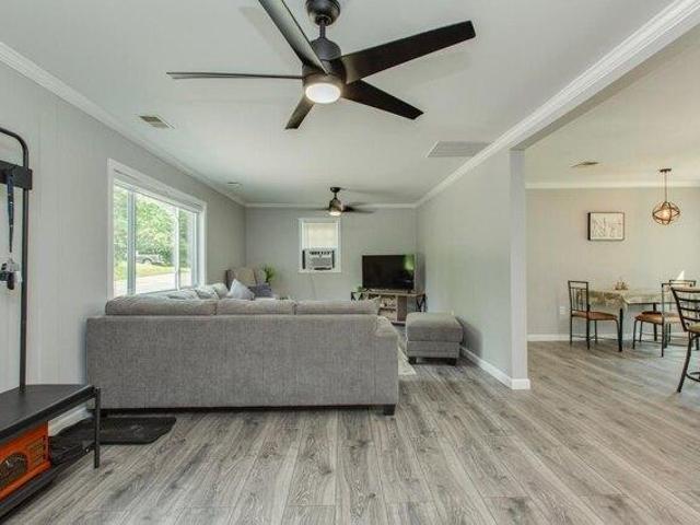 house with 3 bedroom, Tilton NH DS103247957