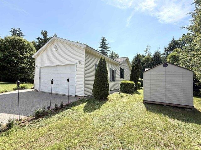 house with 3 bedroom, Tilton NH DS104114569