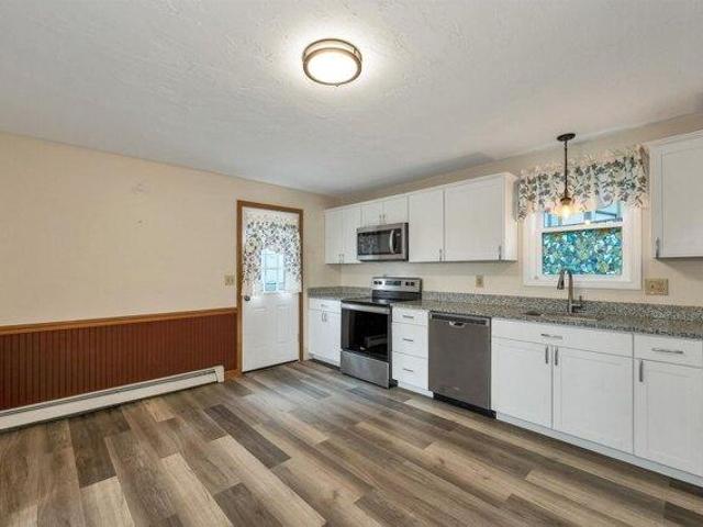 house with 3 bedroom, Tilton NH ES103100914