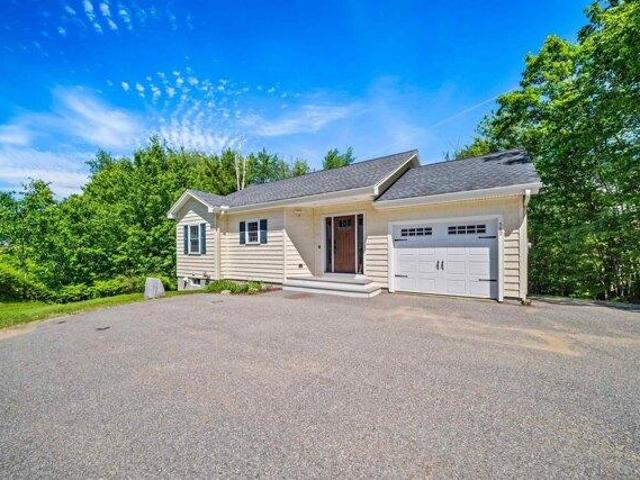 house with 3 bedroom, Tilton NH ES104234185