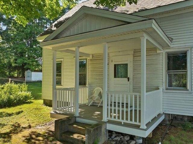 house with 3 bedroom, Tilton NH ES105117172