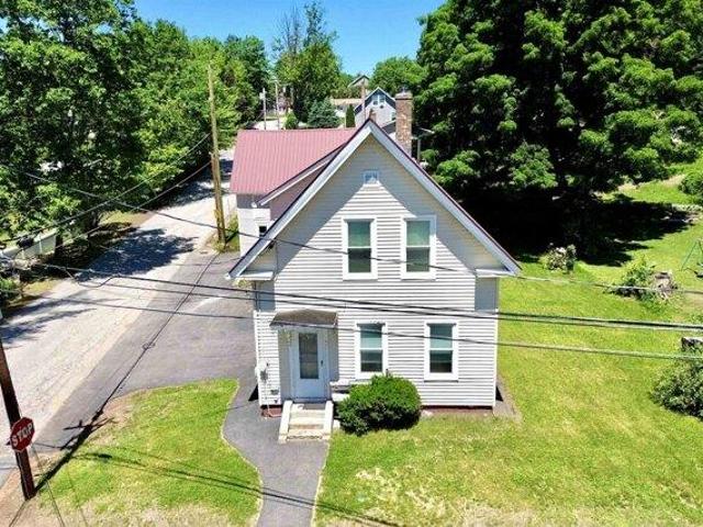 house with 3 bedroom, Tilton NH ES105144800