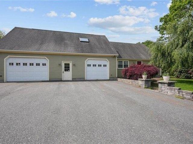 house with 3 bedroom, Tiverton RI ES103127914